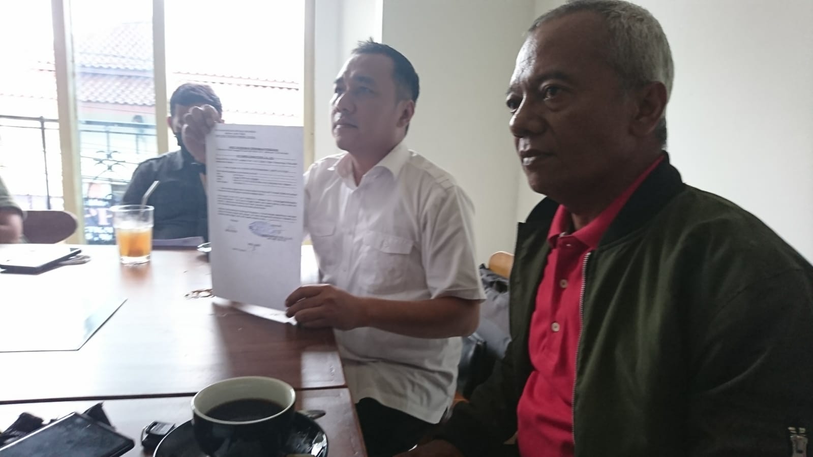 Joko Suyono Laporkan Akun FB Atas Nama AS Ke Direskrim Polda Jatim | BeritaTrends