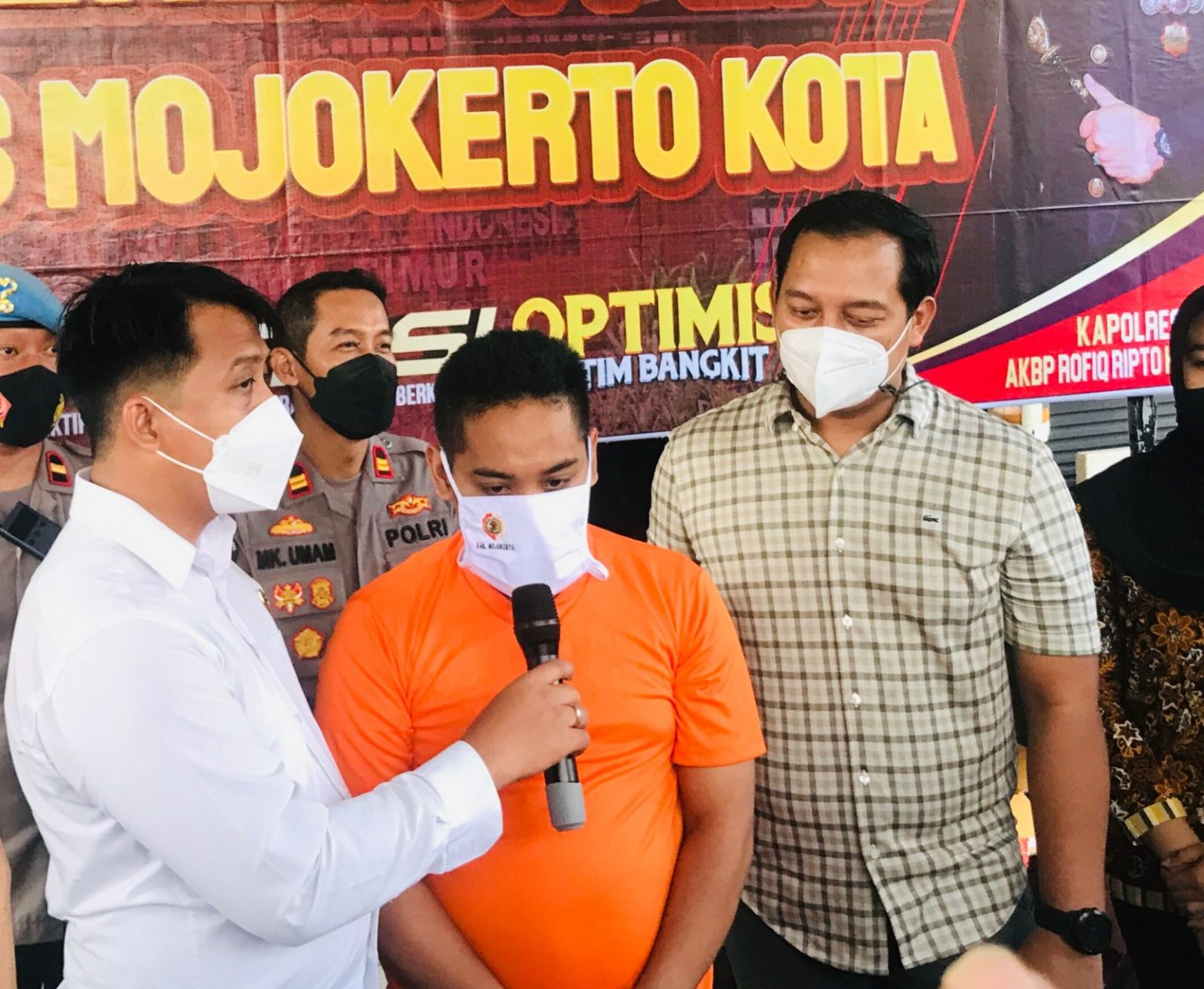Polisi Berhasil Membongkar Layanan Sex Threesome Di Mojokerto Beritatrends
