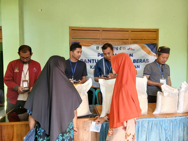 Bulog Salurkan Bantuan Pangan untuk 51 Ribu KPM di Magetan | BeritaTrends